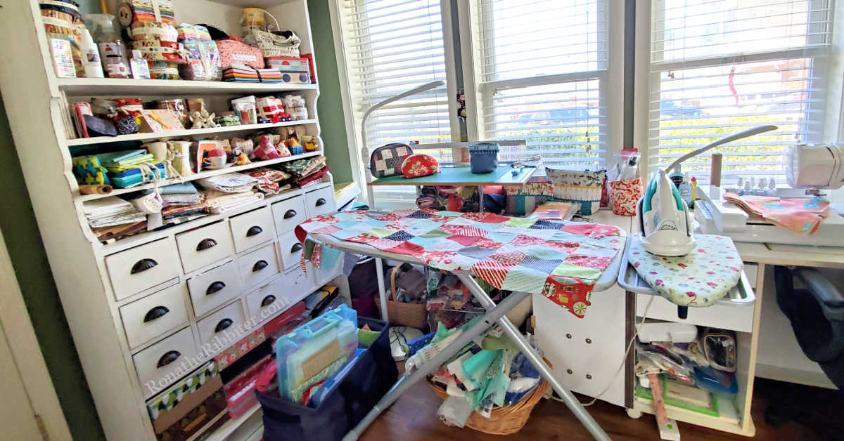 What to Pack for a Quilt Retreat | Rona the Ribbiter